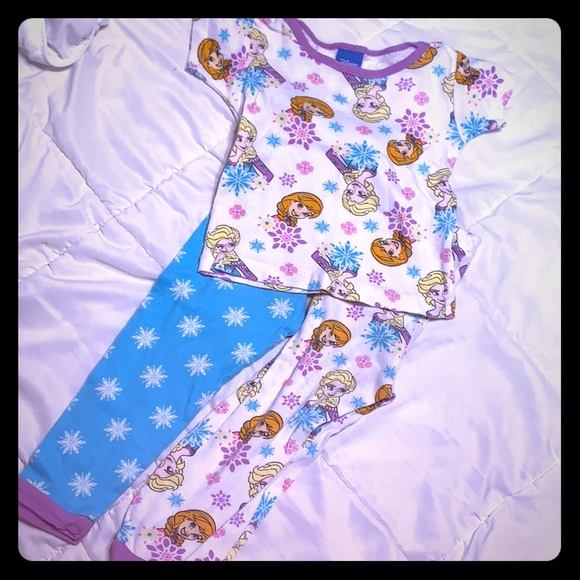 Disney | Pajamas | Euc Frozen Pj Set Anna Elsa Purple Snowflake 3t ...